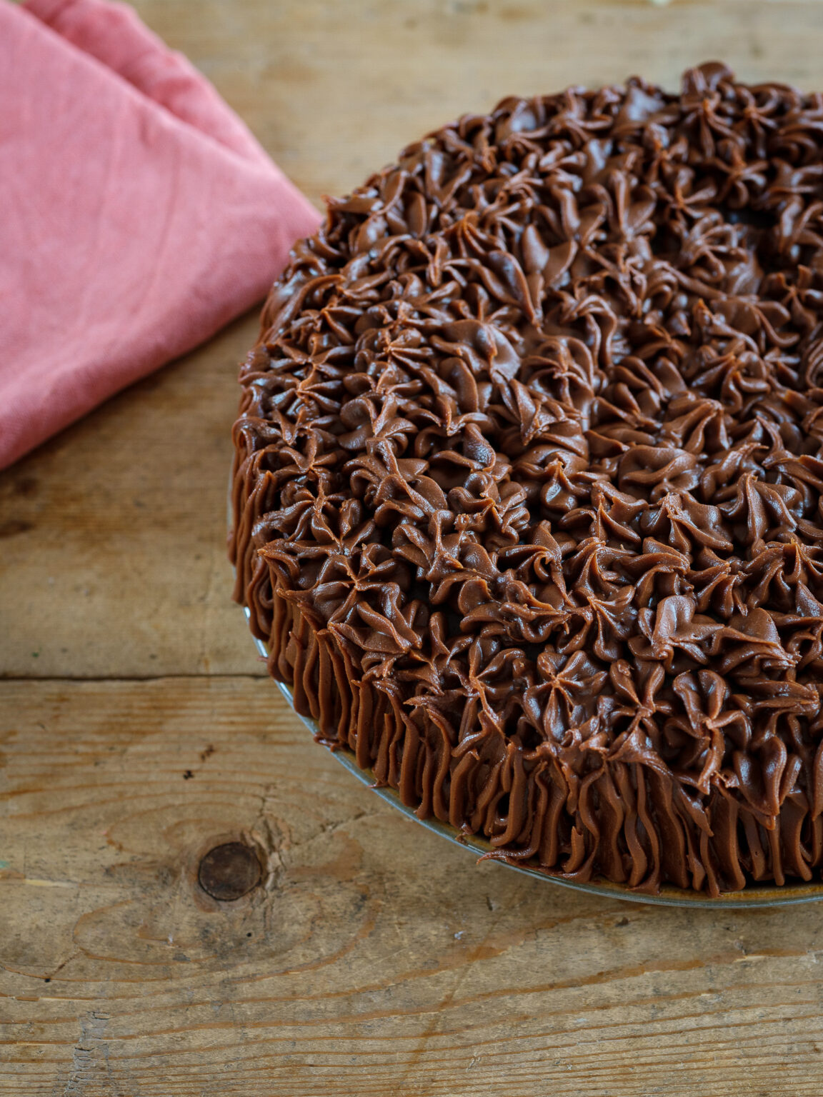 Sjokoladekake med surmelk - Oppskrifter - Margit Dale